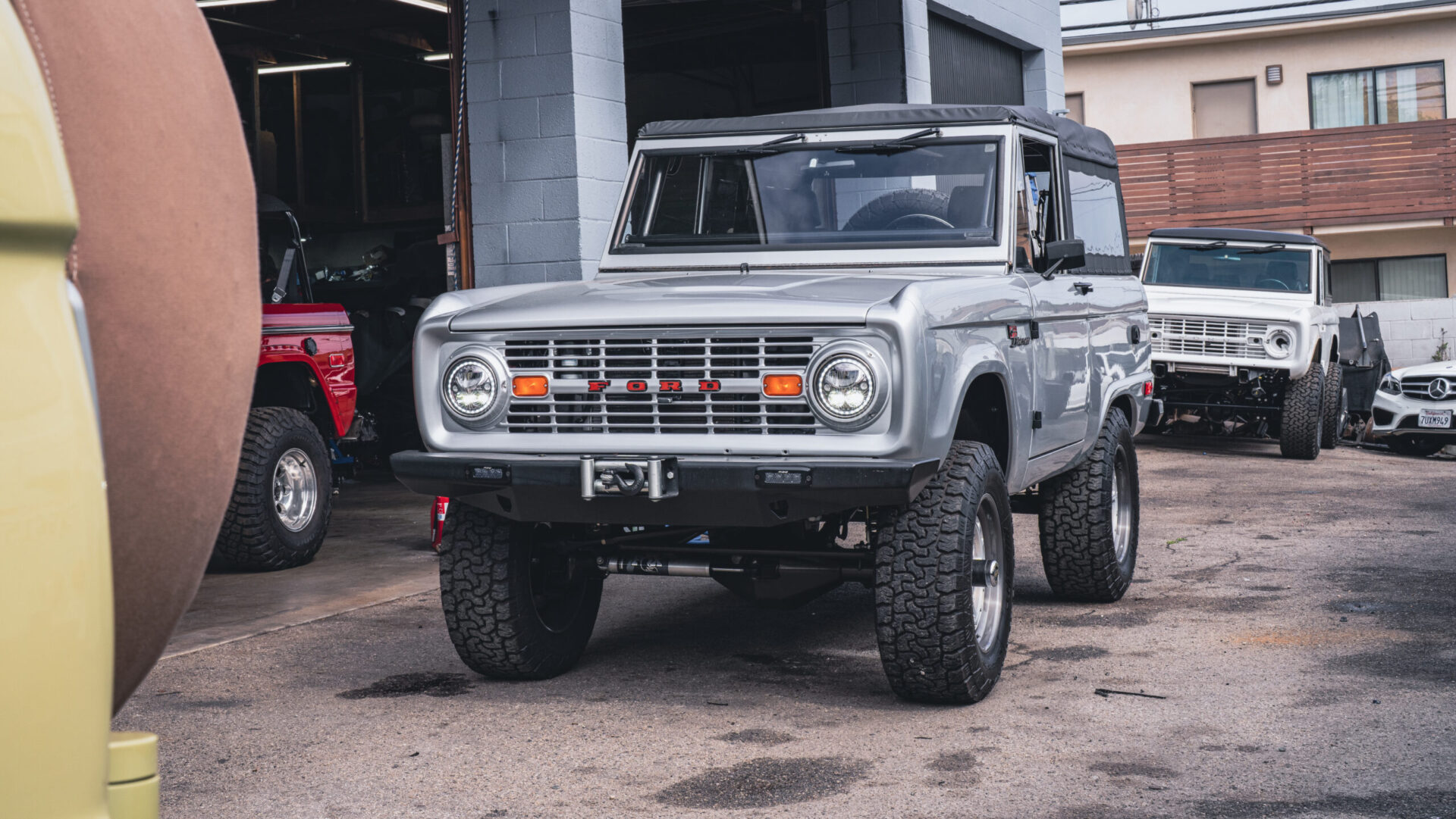 1968 Silver Bullet Classic Ford Bronco - asc4x4.com