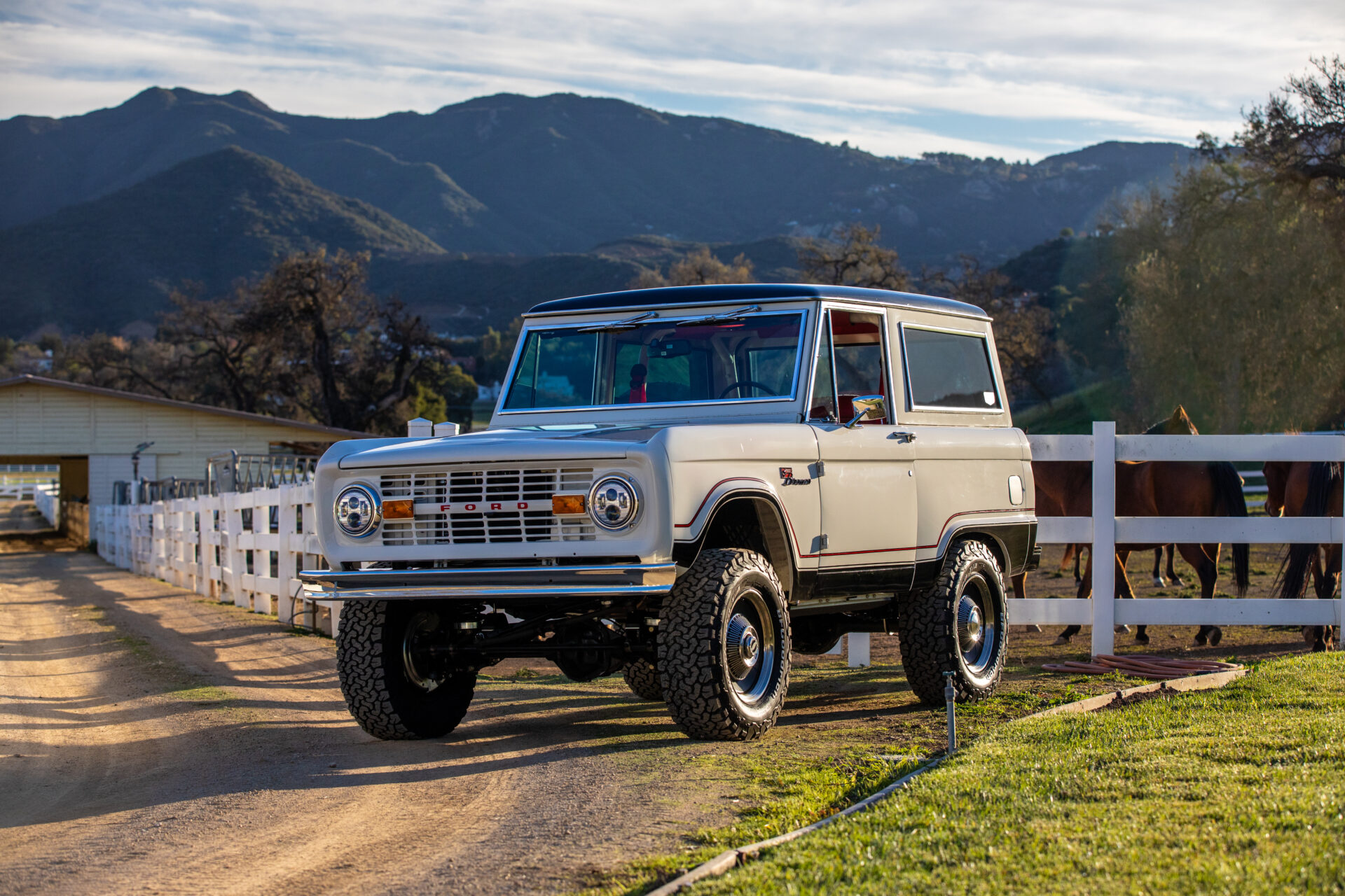 1971 Whimbledon White Classic Ford Bronco - asc4x4.com